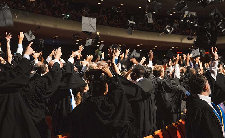 HEC Montréal celebrates its 2021‑2022 EMBA and MBA graduates | News ...